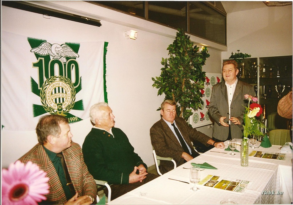 Teljes méret 1024 × 716 pixel